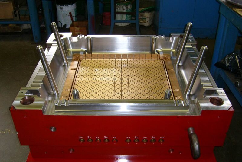 Colonial Machine Injection Molding Tool Design and Manufacturing